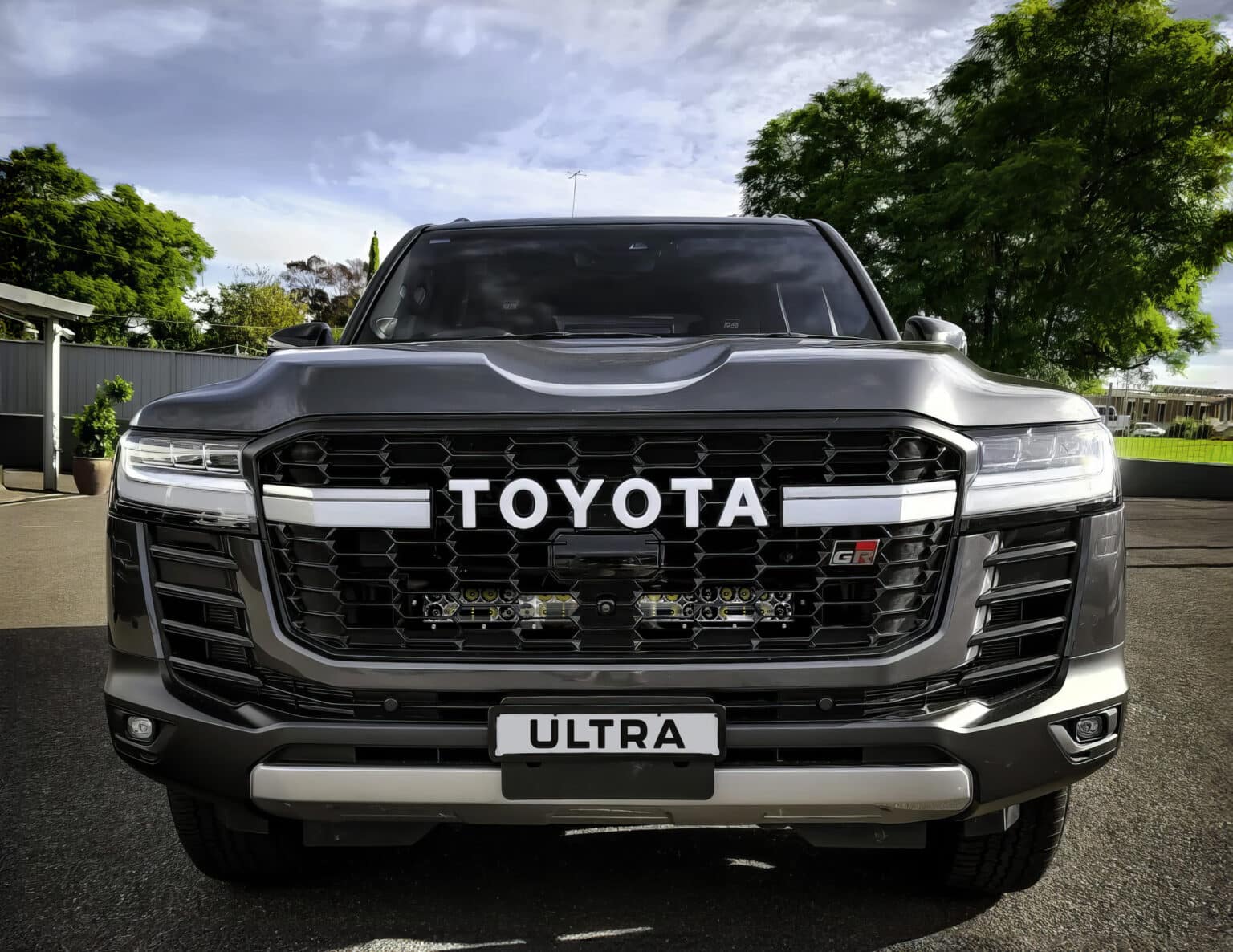 Toyota 300 Series Land Cruiser GR Sport Behind Grille Light Bar Kit ...